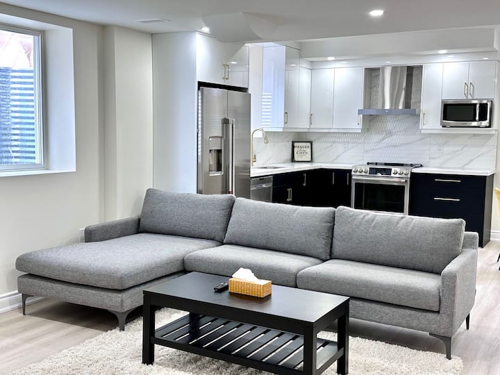 Brand New Private 2-bdrm Guest Suite With Parking - Ontario