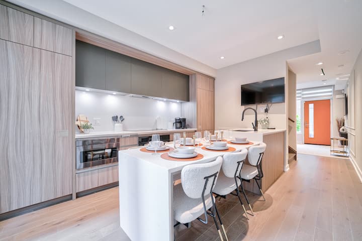 Lux New Townhouse Near Yonge And Bloor - Toronto