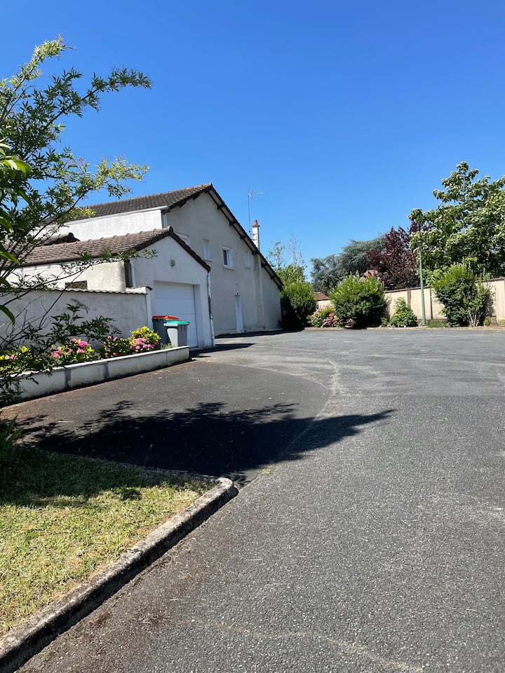 Appartement Et Parking Privé - Châtellerault