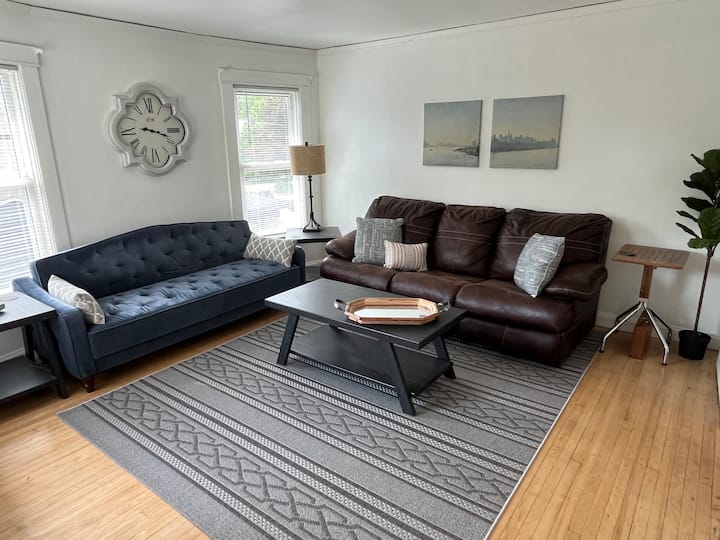Cottage Grove #4 Bright And Spacious - Des Moines, IA