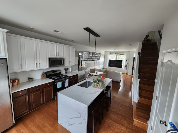 Shared Historic Downtown Rowhouse! - Manassas, VA