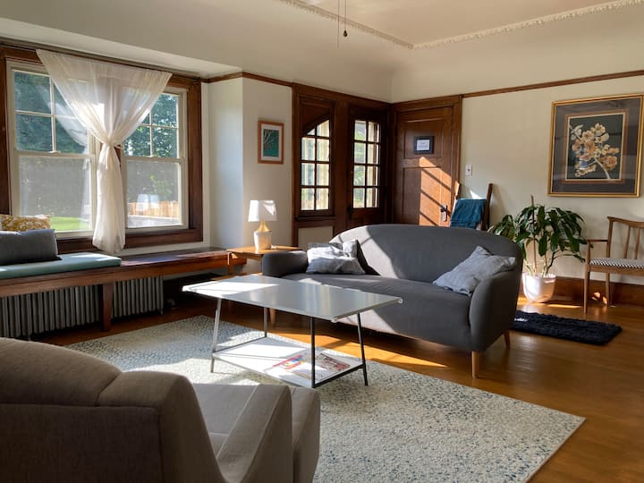 Bright And Sunny Apartment In Washington Heights - Milwaukee, WI