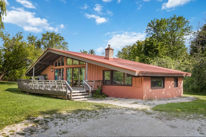 Zhivago Cottage: Classic Mountain Views Chalet - Collingwood