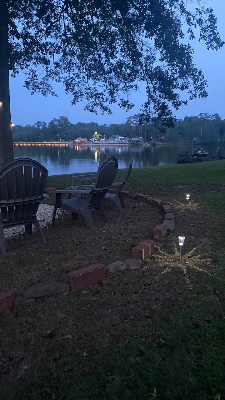 Jaja's Lake House - Roosevelt State Park, Morton