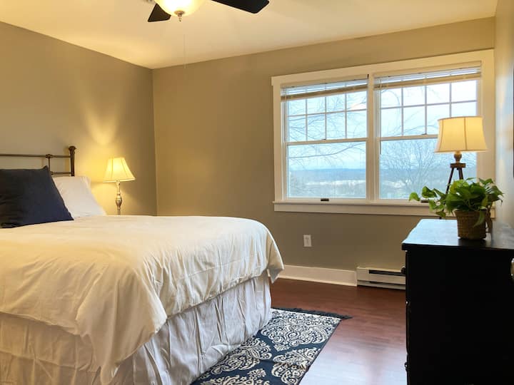 Spacious 2br W/ Office For Long-term Stays - Waynesville, OH