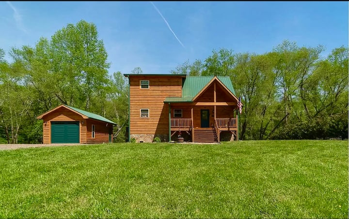 A River Runs Through It!  Riverfront Relaxation. - Murphy, NC