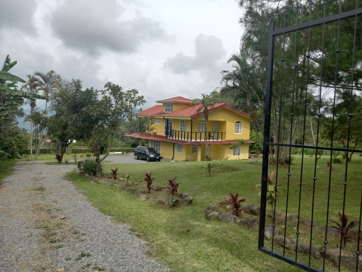 Casa Del Monumento Guayabo - Turrialba