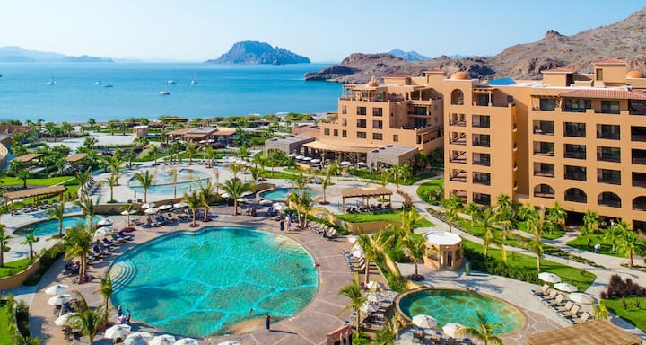 5*villa King Bed Beachfront Pool| Kitchen| Balcony - Loreto