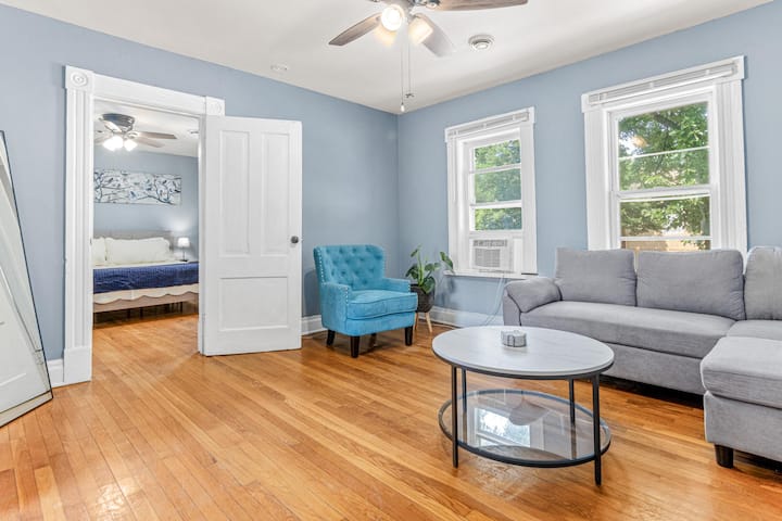 King Bed | Dedicated Workspace | Central Location - Saint Paul, MN