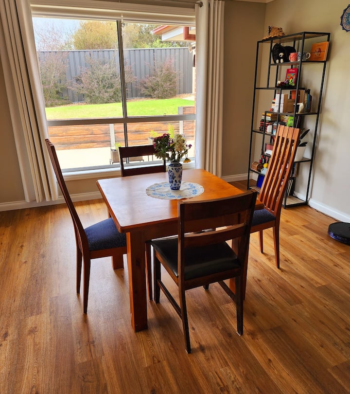 King-single Room With Desk - Albury