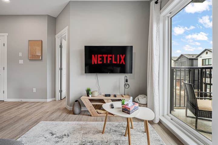 2 Bed 2 Bath | Completely New | Free Parking | - Canada