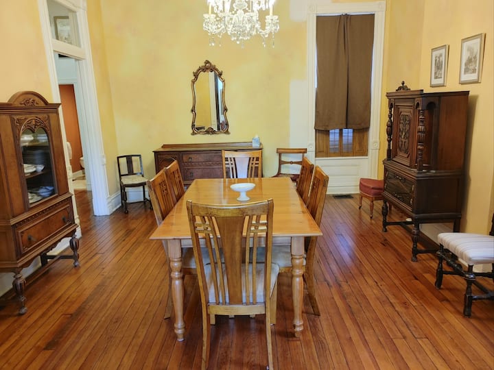 Lafayette Square Inn - Burgundy Room - St. Louis, MO