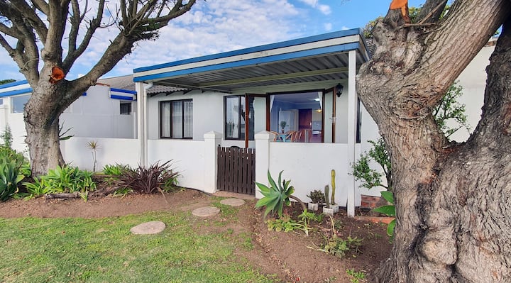 Paradise Beach Cottage - Jeffreys Bay