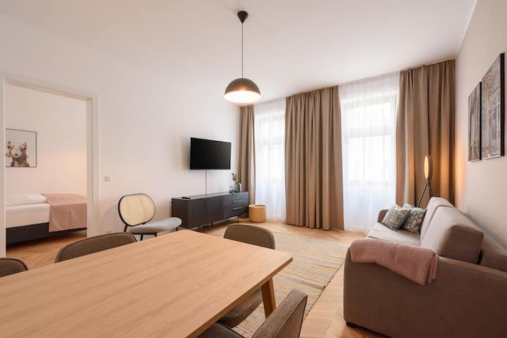 Limehome Vienna Karajangasse | 3-br Suite +Balcony - Wiedeń