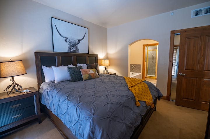 2068 • 4-star Zermatt King Villa W/ Full Kitchen - Midway, UT