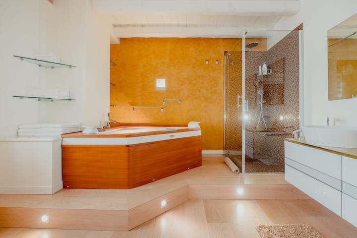 Luxury Attic With Jacuzzi | Trieste City Center - Triest