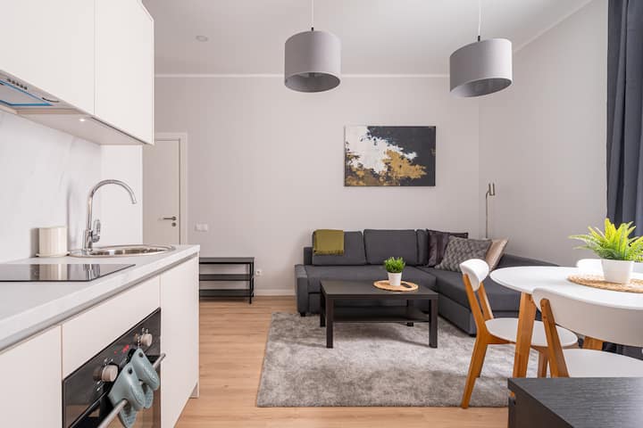 Guest Favorite | Fast Wi-fi & Cable | - Riga