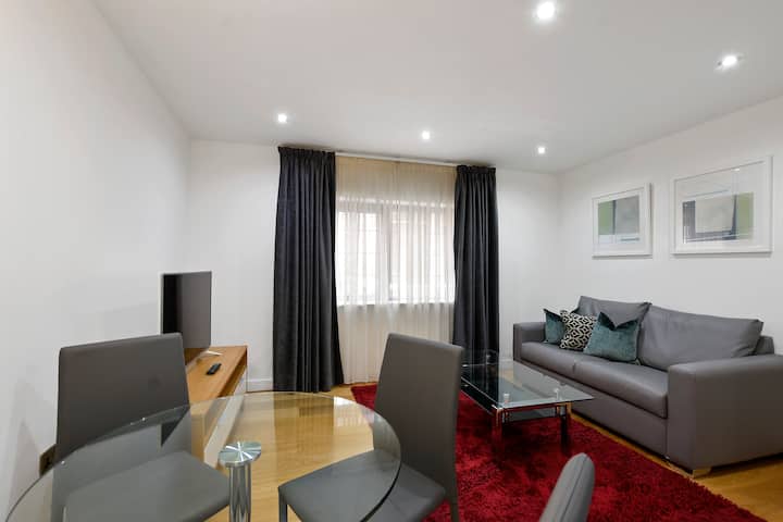 One Bedroom Apartment At Tower Hill - City of London