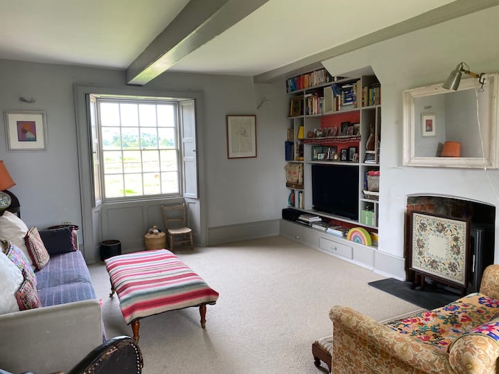 Beautiful Characterful Farmhouse - Melksham