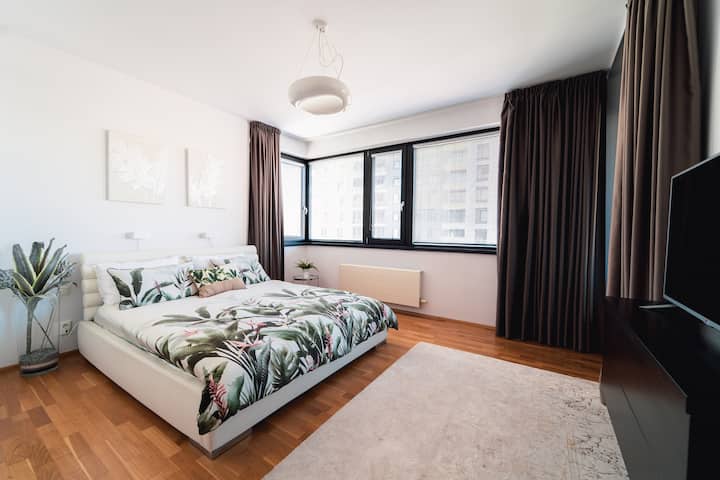 Beautiful River View! Free Parking, City Center! - Praga