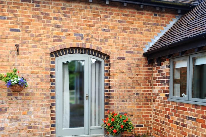 Private Traditional Barn In Rural Setting. - Nuneaton