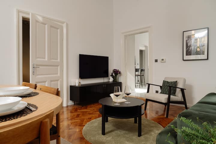 Beautiful Downtown Apartment With Free Parking - Zagreb
