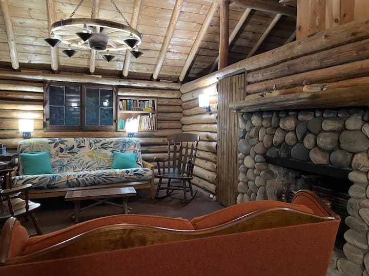 Historic 3 Bedroom Log Cabin On Van Etten Lake! - Oscoda, MI