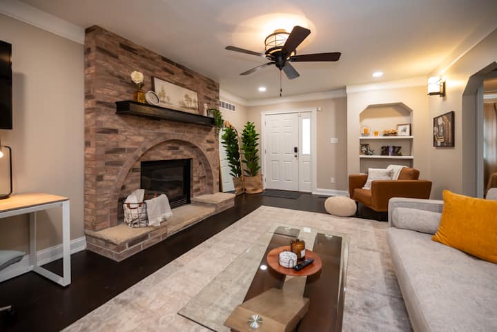 2br Collins Stayawhile - Topeka, KS