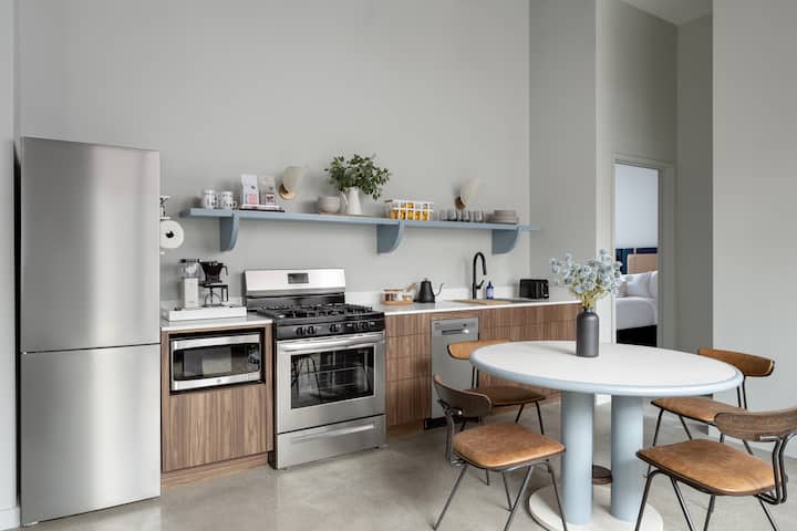 Large 2-br Apartment In The Heart Of Little Italy - Chicago