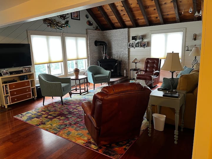 Serene Lakefront Retreat - West Thompson Lake, CT