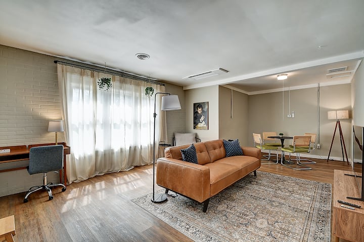 The Book Nook Townhome | 2bd, 1br | Pet Friendly! - Indianapolis