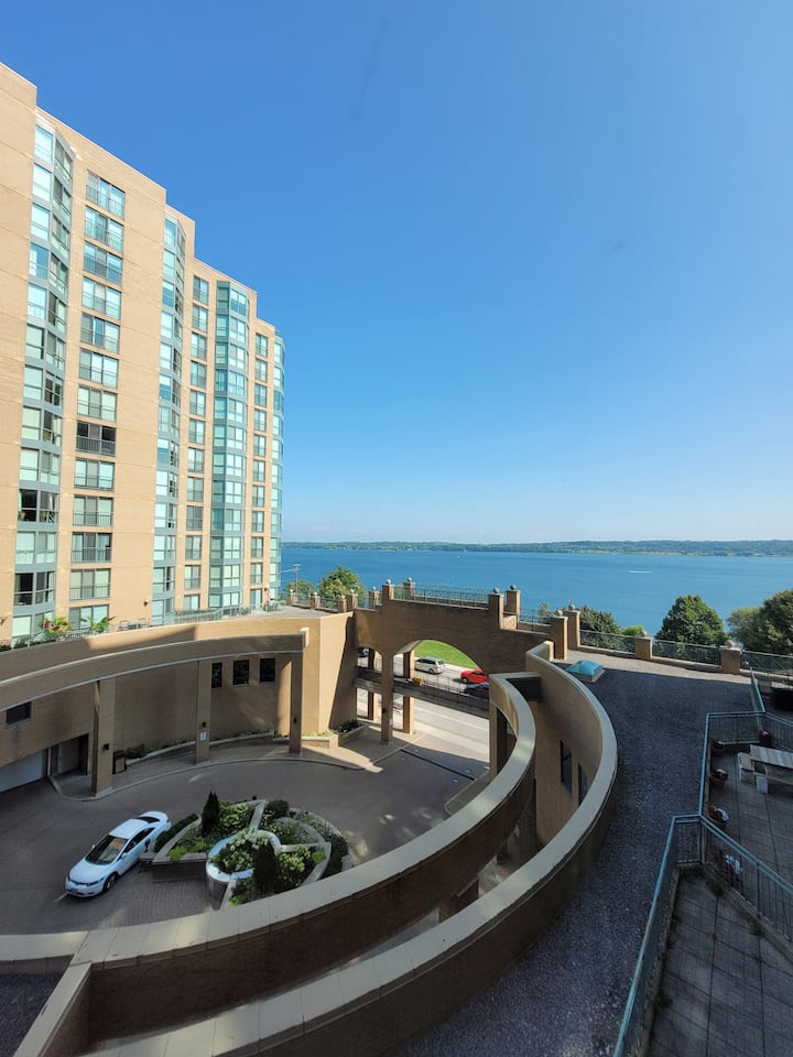 1 Bedroom+den, Furnished, Heart Of Barrie On - Barrie