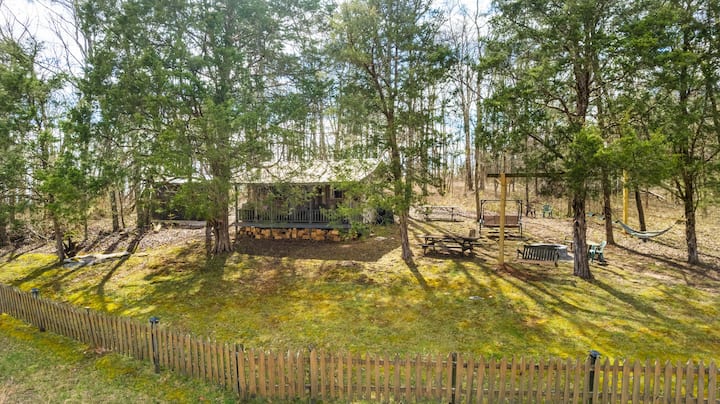 Cedar Ridge Cabin - Kentucky Down Under Adventure Zoo