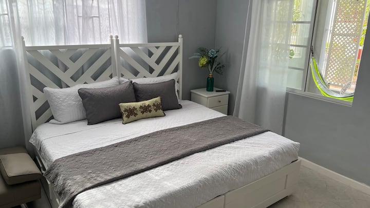 Miss Jess Place - Luxury King Suite - Ocho Rios
