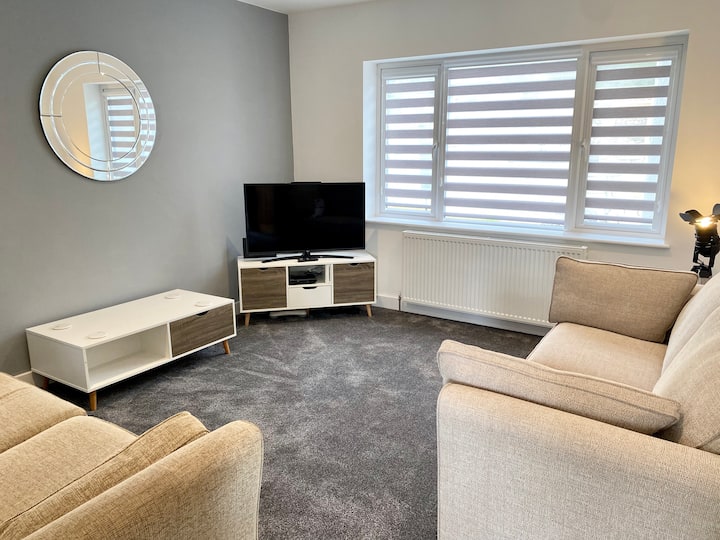 A Modern, Dog-friendly 3 Bedrm Canal Side Property - Lancaster Castle