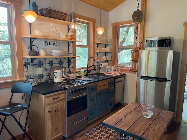 Creek View Swedish Cabin: Stuga - Grass Valley, CA