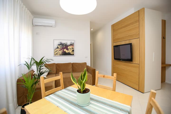 Oasys - Modern 1-bedroom Apartment/private Parking - Valona