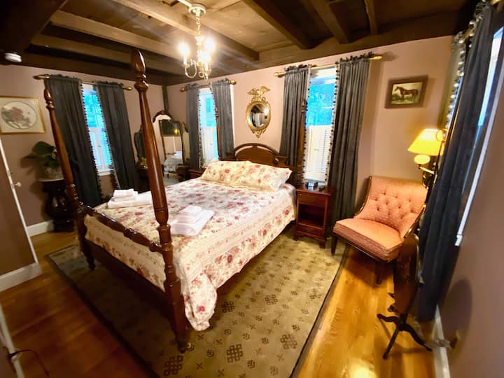 Silsbee's Suite- Victorian Inn - Salem, MA