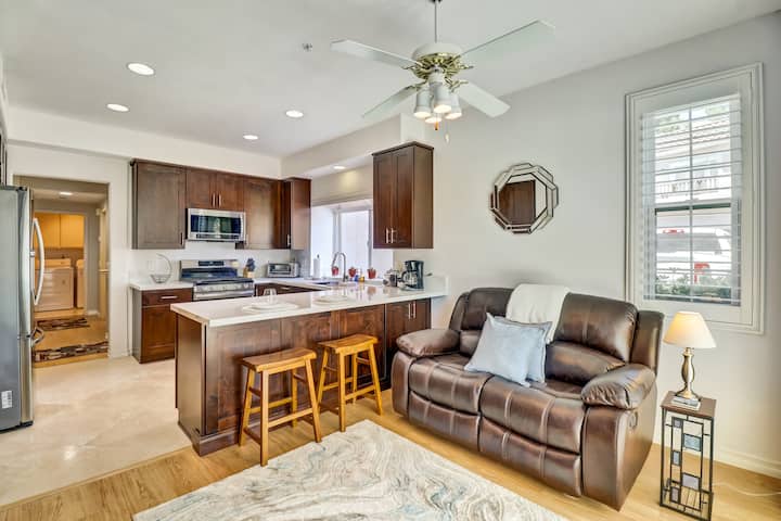 Spacious + Modern! Pool, Tennis, Pckbll Near Golf! - 오렌지 군