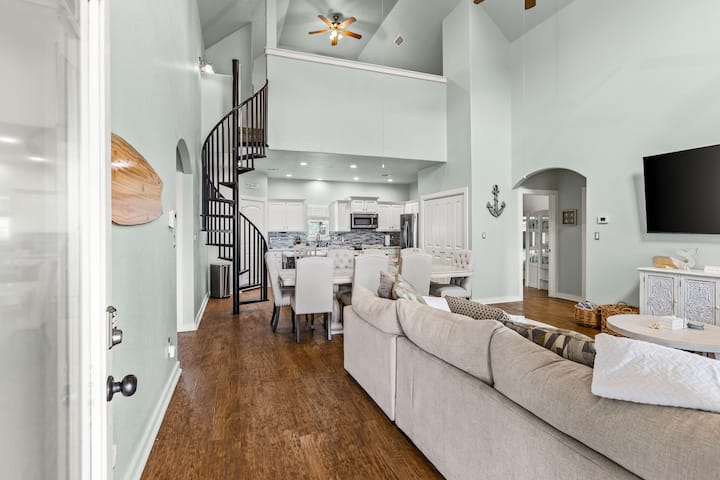 Steps To Beach + Pool + Game Wall + Sleeps 15 - Crystal Beach, TX
