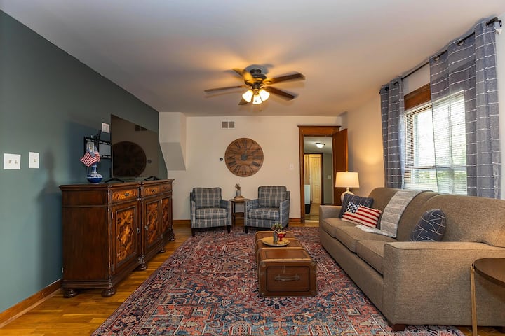 Close To Downtown | 2 King Beds | Huge Backyard - Splash Park, Manhattan