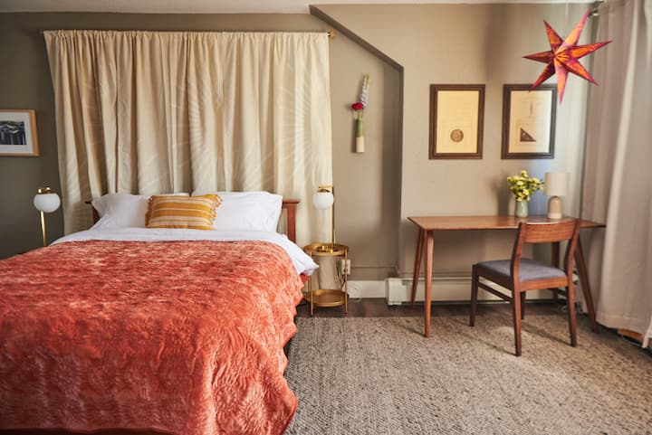 Apartment In Historic House - Anchorage, AK