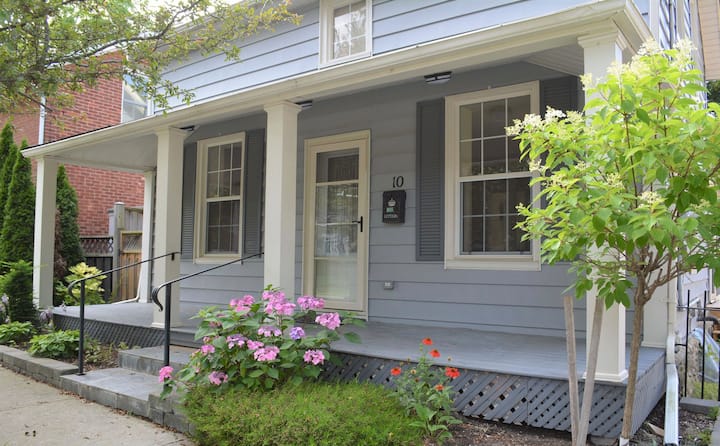 Work-friendly Bed/sit With Private Deck - Port Hope