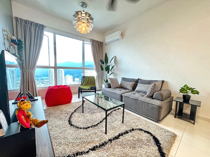 New! Stylish Apartment With Pool, Perfect Location - Tanjung Tokong