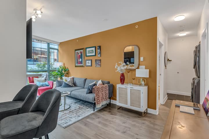 Stylish 2 Bed 2 Bath Condo, Downtown Vancouver. - Vancouver