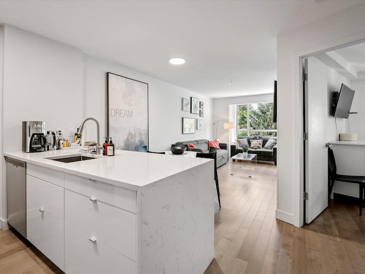 Two Bed Condo In Whistler Village L Sleeps 6 - Whistler