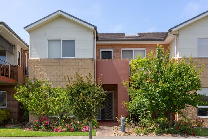 3 Bedroom Townhouse Next To River East Melbourne - Dandenong