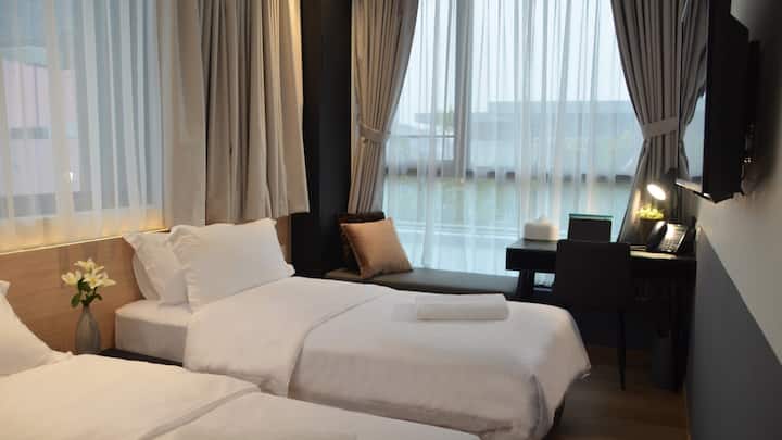 Vichaus | Twin Room | 18 Sqm | East | Pool - Singapore