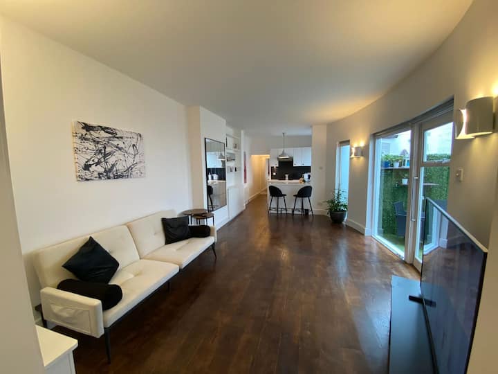 Spacious 1 Br Flat With Garden - London