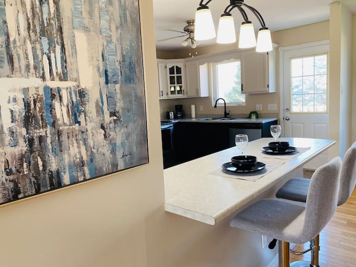 Magic Mountain Home - Walk Everywhere - Moncton